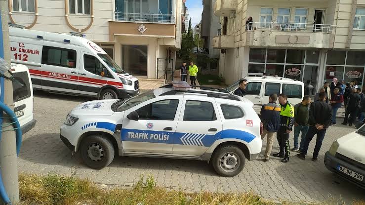 Depremde ailesini kaybeden adam, tek kalan çocuğunu vurup intihar etti ...