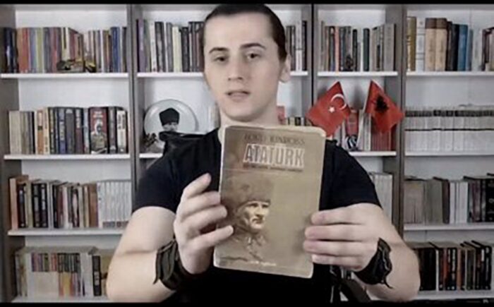 Diamond Tema, 'Atatürk eşcinseldir' iddialarını doğruladı! - Mirahaber.com